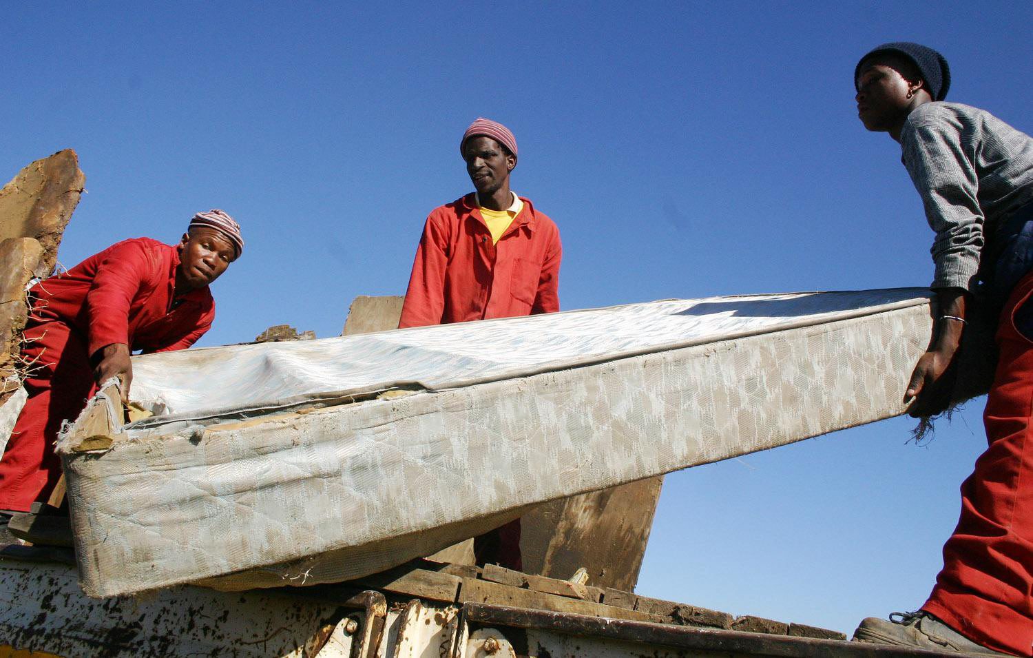 Chaos as Ekurhuleni demolishes illegal structures in Benoni