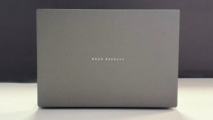 ASUS Zenbook S14 (2026) review: The 'Zen'-ith of Windows portability