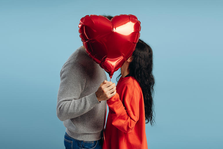 7 small relationship habits that keep couples together