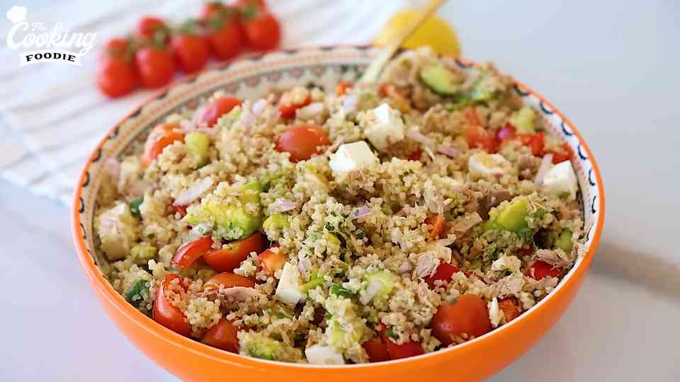 This tuna quinoa salad has so much protein it might start lifting weights