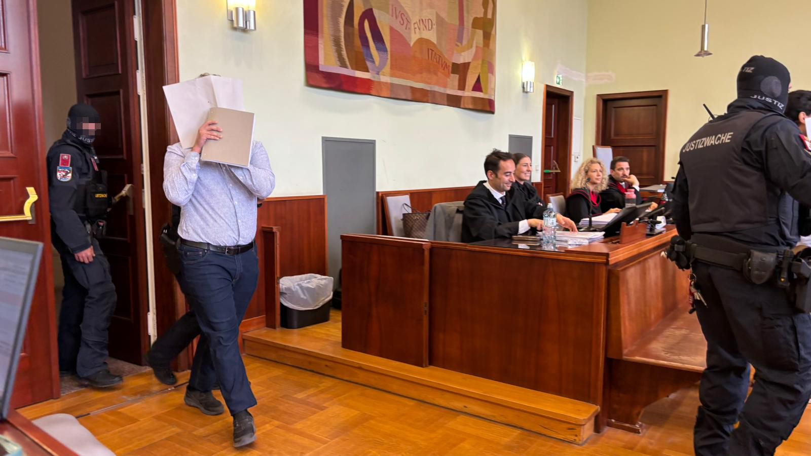 Bilder: Beran A vor Gericht – zweiter Prozesstag