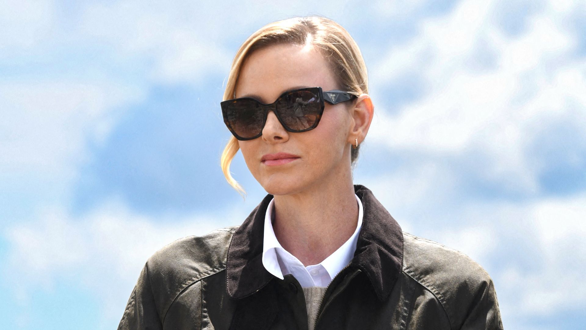 Charlene de Mónaco se rinde a la icónica chaqueta Barbour de la realeza ...