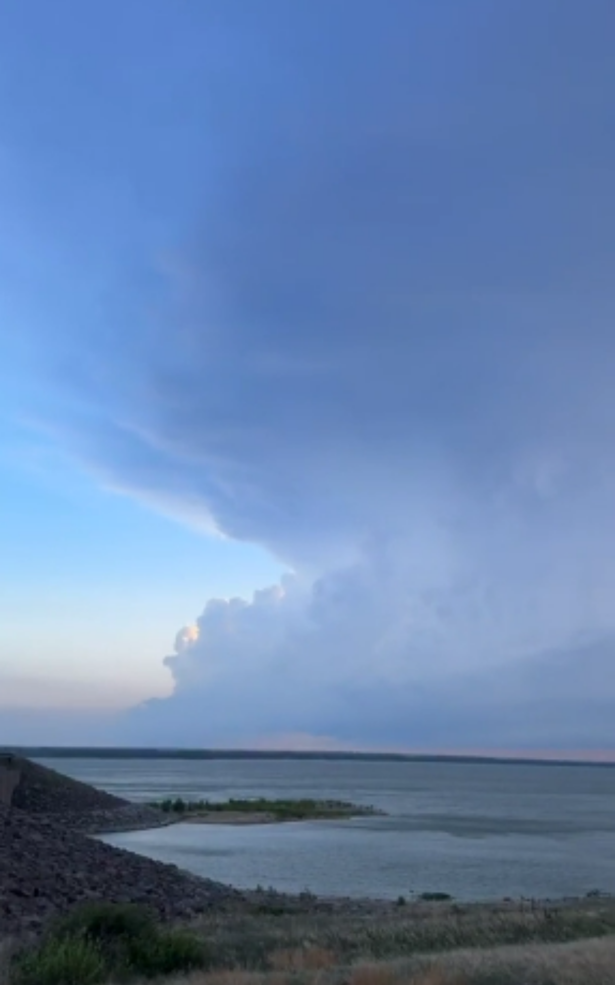 Evening storm unfolding at Swanson Lake, Nebraska: Weather conditions ...