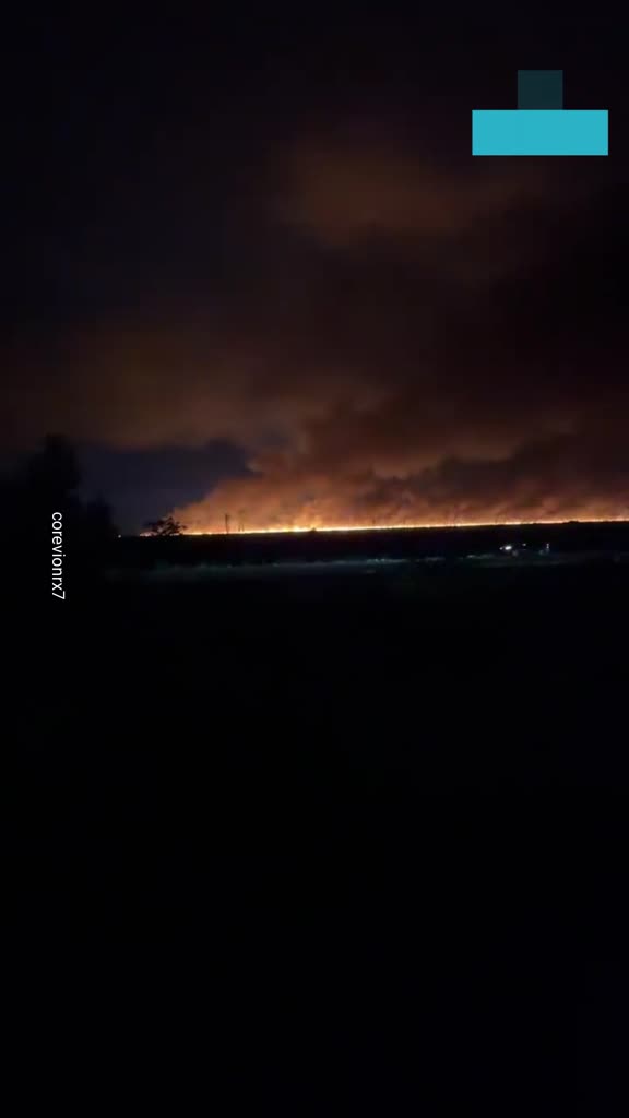 Wildfire burns near Florida homes as smoke fills sky