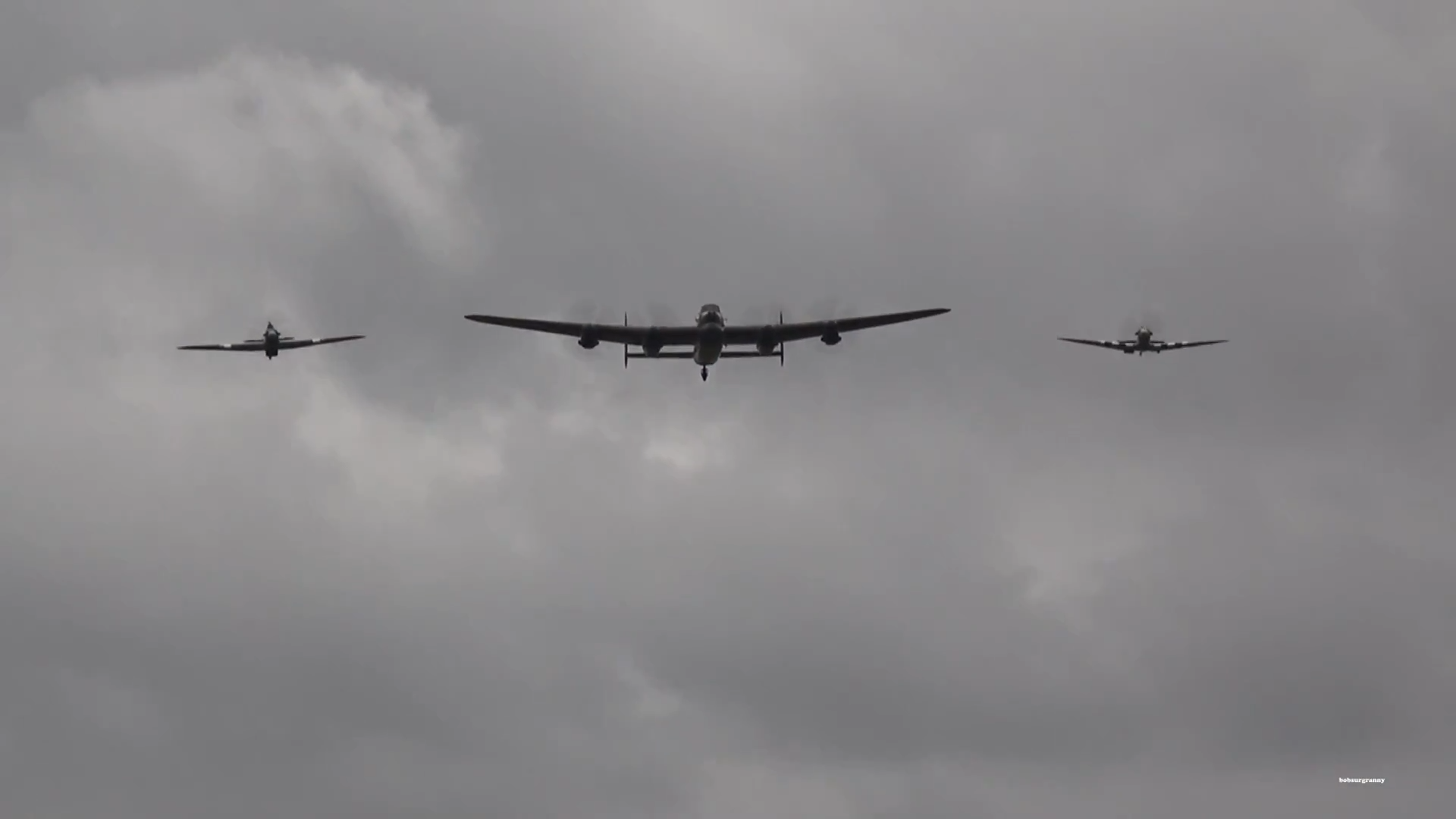 Watch these WWII legends take to the sky together - "You don't see this ...