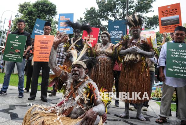 Seribu salib merah di tanah Papua, tanda apa?