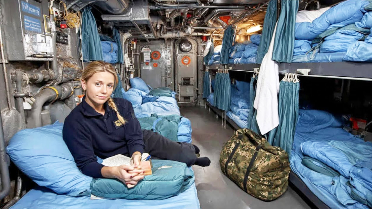 How female submarine sailors live for 3 months underwater
