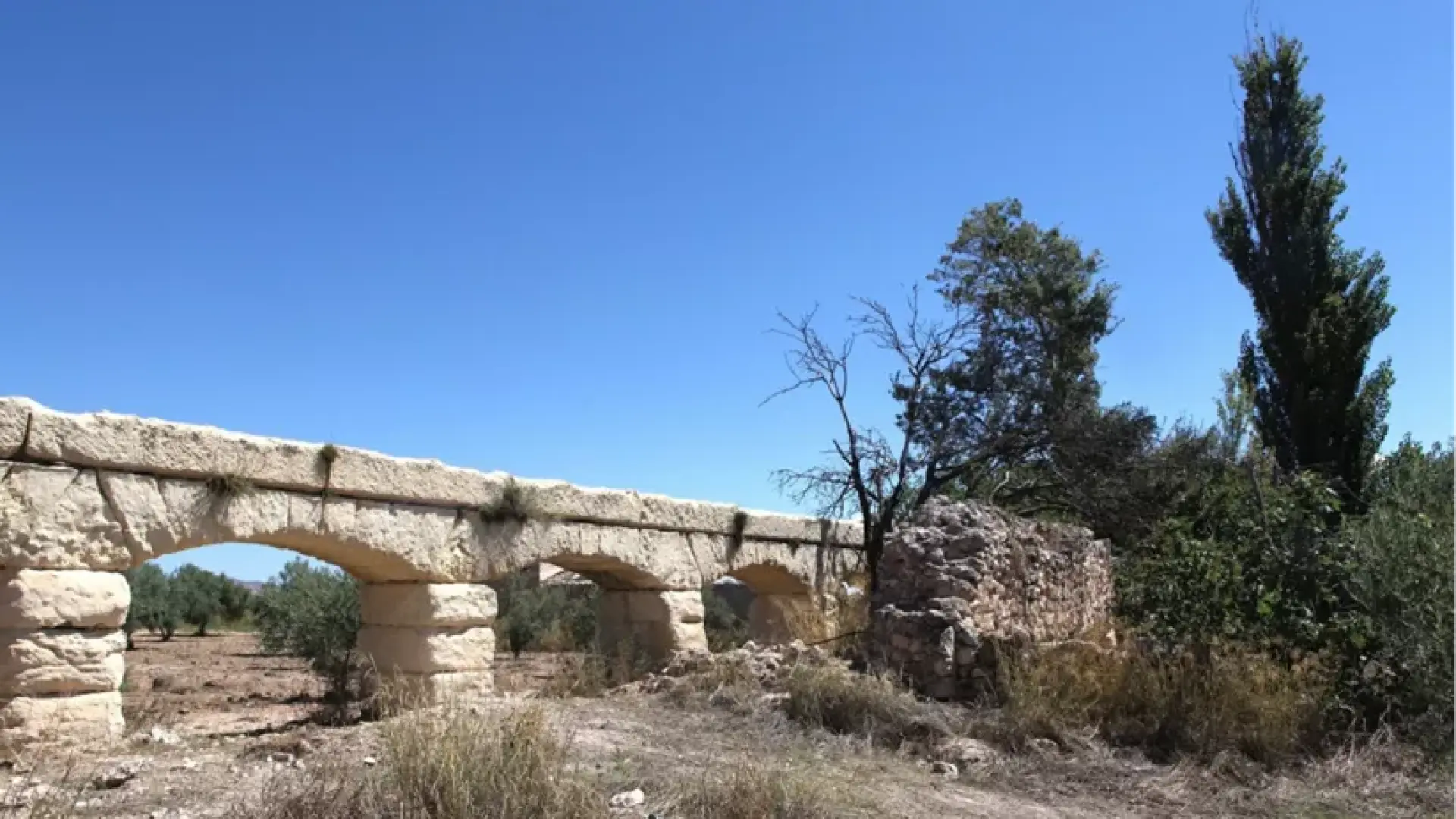 El imponente acueducto del siglo XVIII oculto en uno de los pueblos más ...