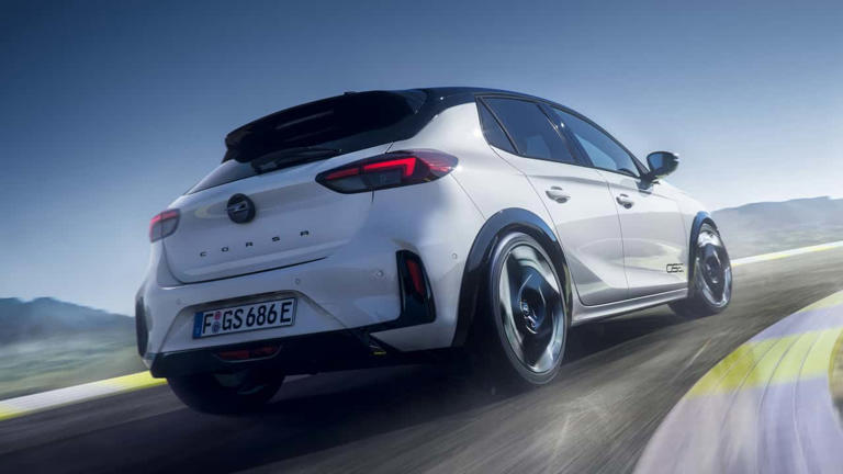 Corsa GSE elétrico tem base de Peugeot e é mais rápido que Golf GTI