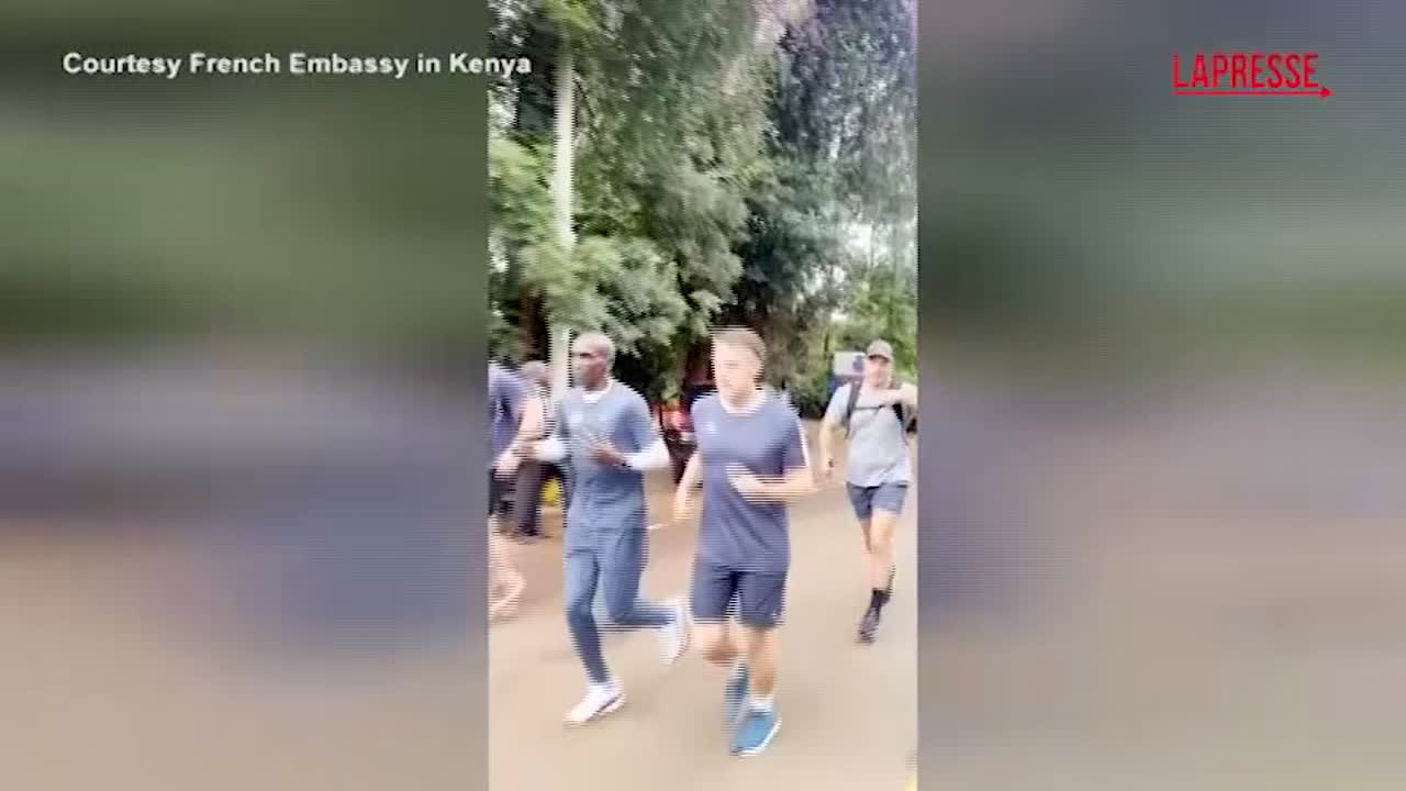 Kenya, Macron fa jogging con il campione olimpico Eliud Kipchogeper