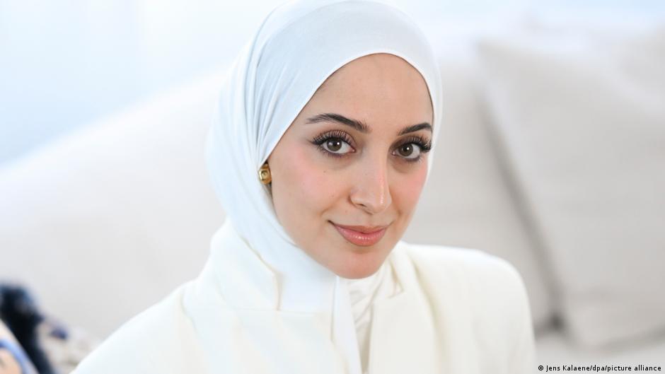 Young hijab-wearing German beauty contestant takes on the AfD