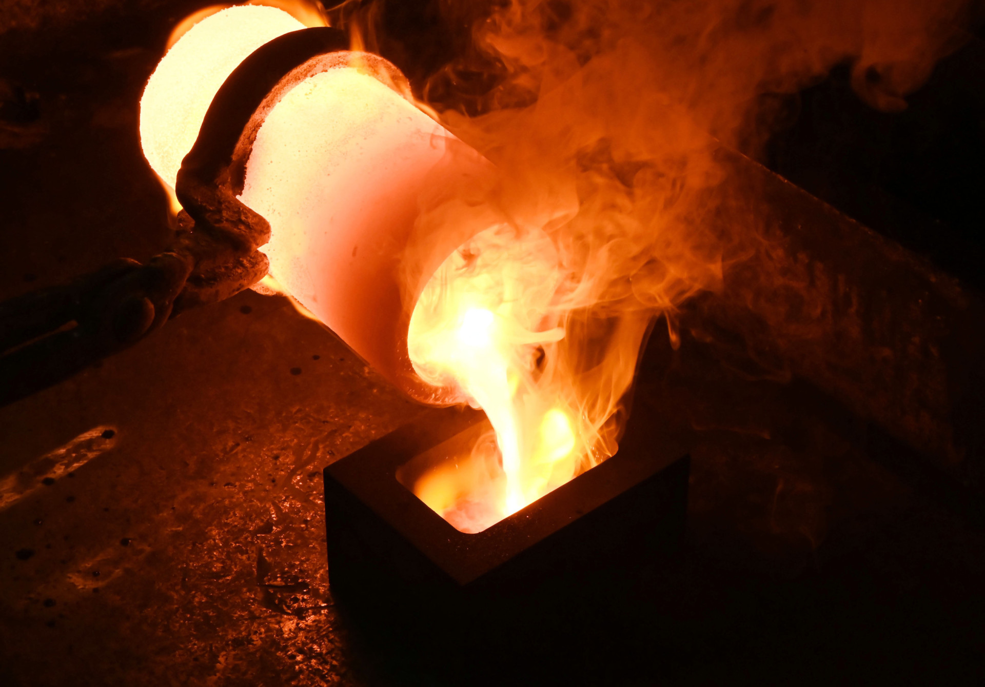 Perché l'oro fuoriesce dal nucleo terrestre?
