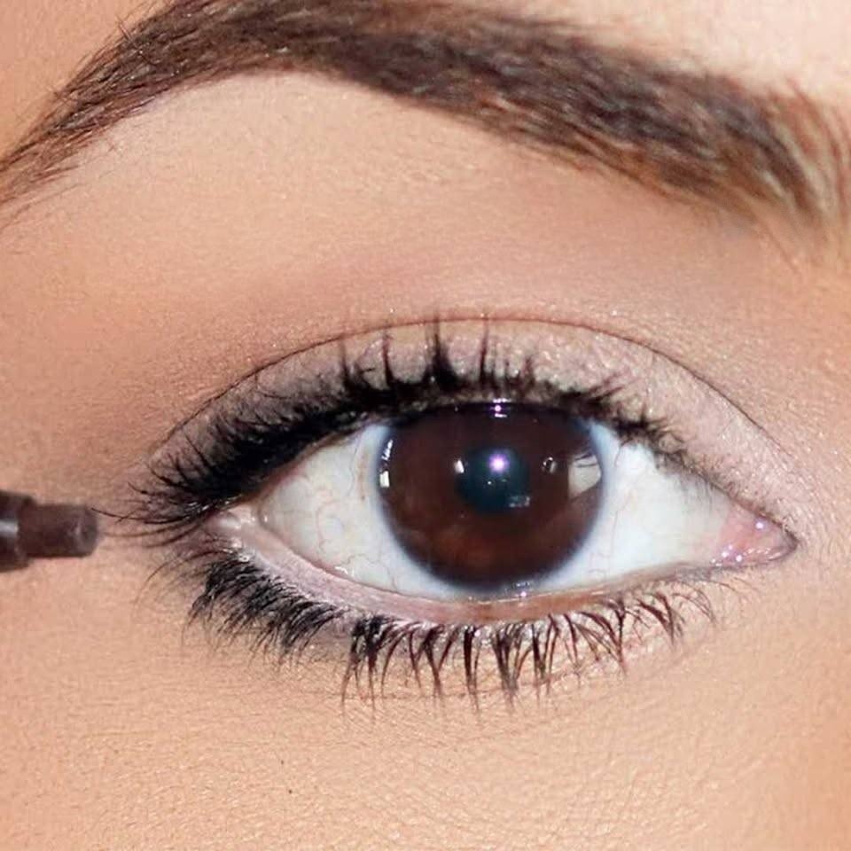 How to apply pencil eyeliner