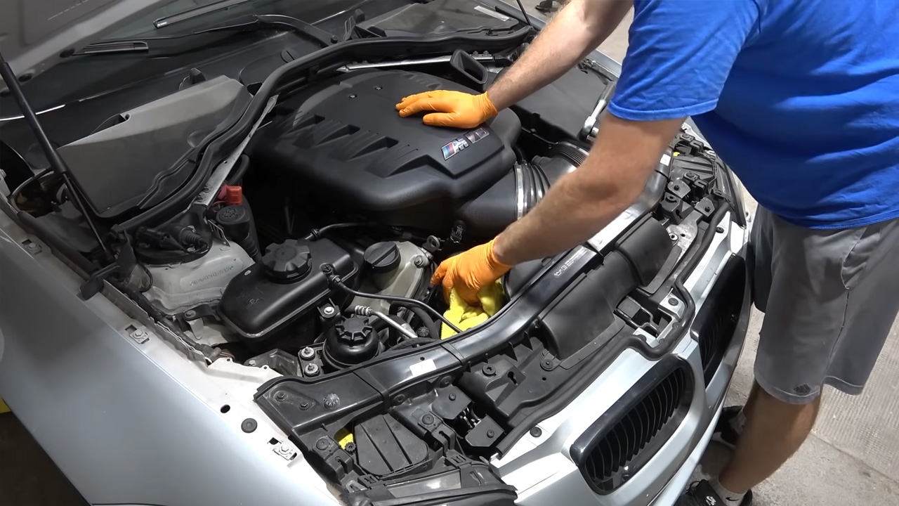 This BMW E92 reveals a destroyed S65 engine