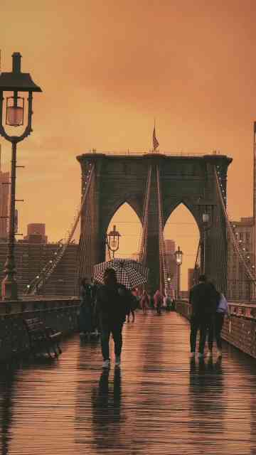 Golden sunset over Brooklyn Bridge