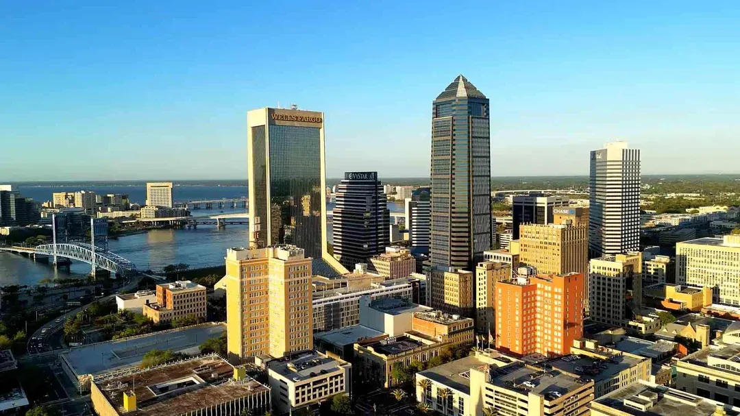 People share 20 American cities with depressing downtowns