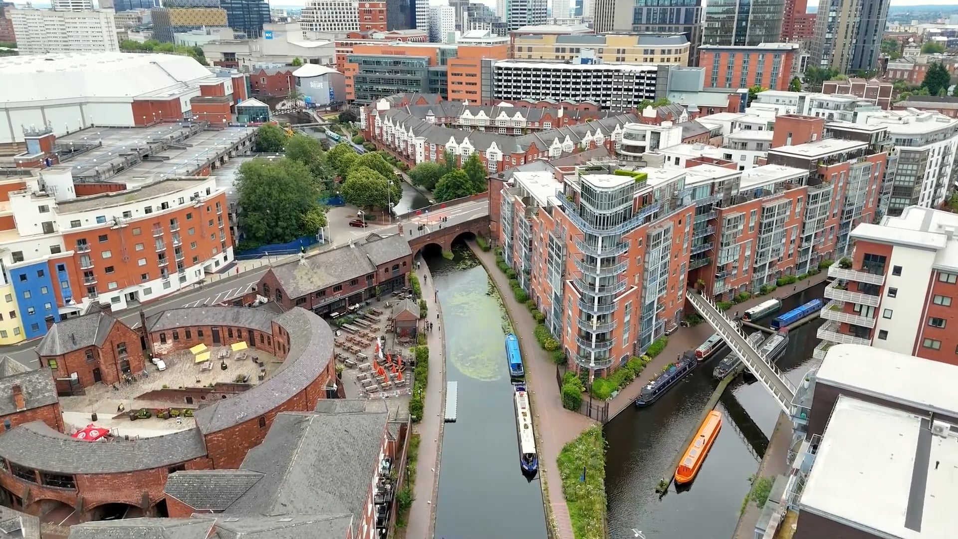 Birmingham: Drone tours the UK's renowned 'second city'