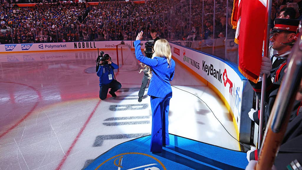 National anthem singer Cami Clune's technical issue leads to cool ...