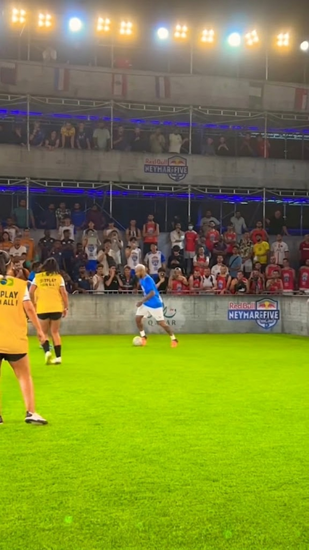 When Neymar shows his serious skill mode