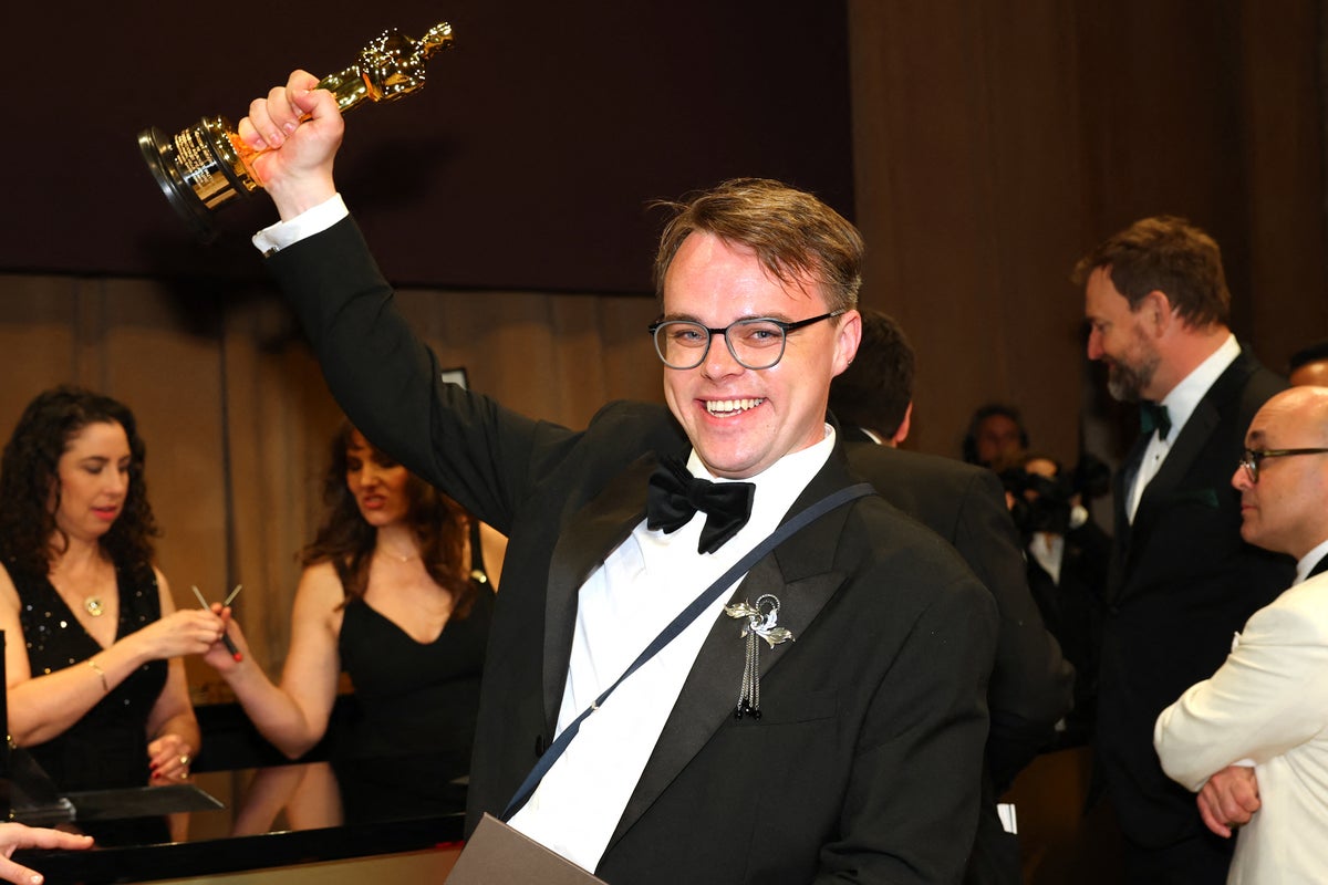 Wouldn’t happen to DiCaprio: Director’s Oscar goes missing on flight