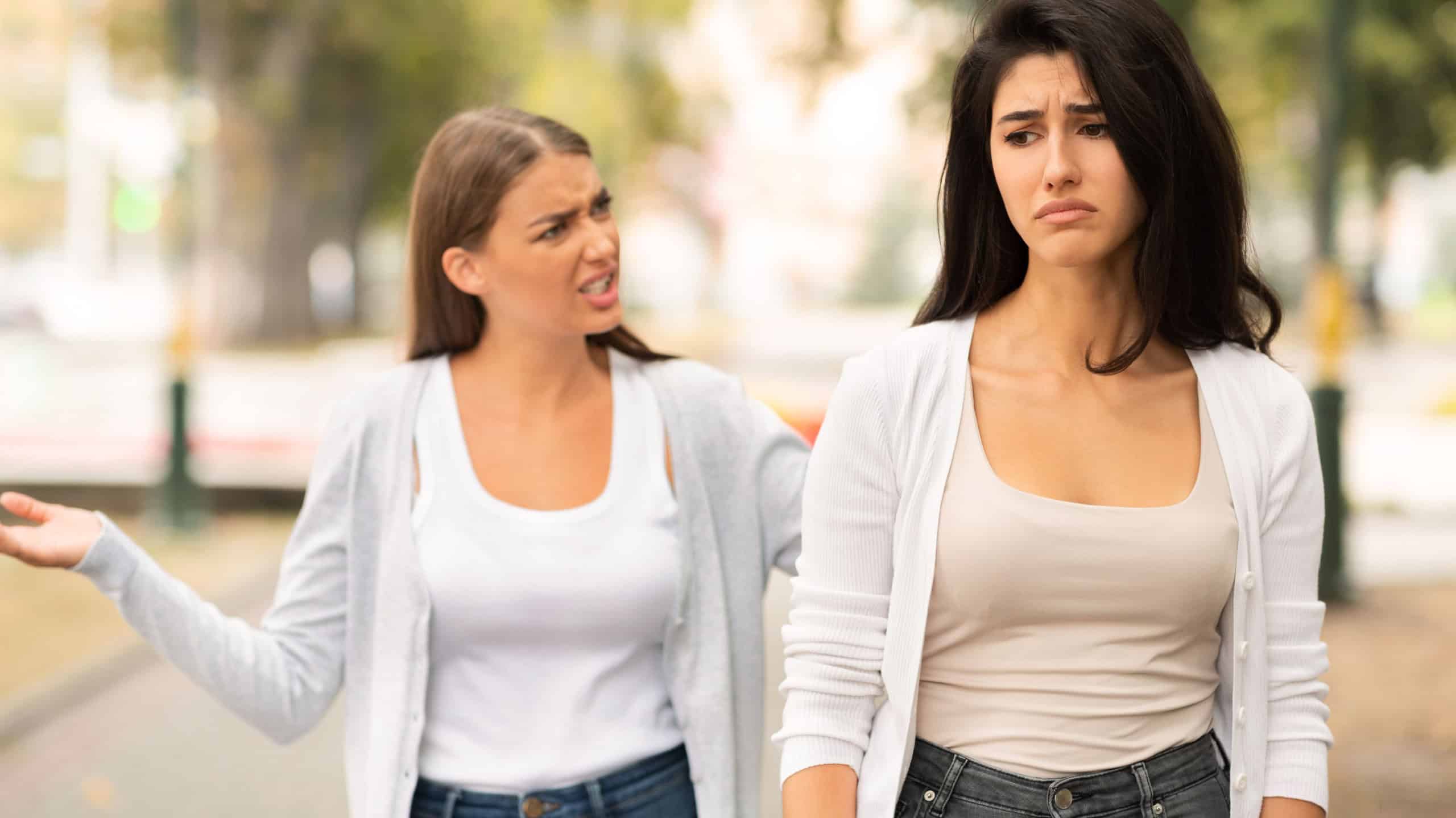 People who slowly lose all their friends usually have these 8 habits
