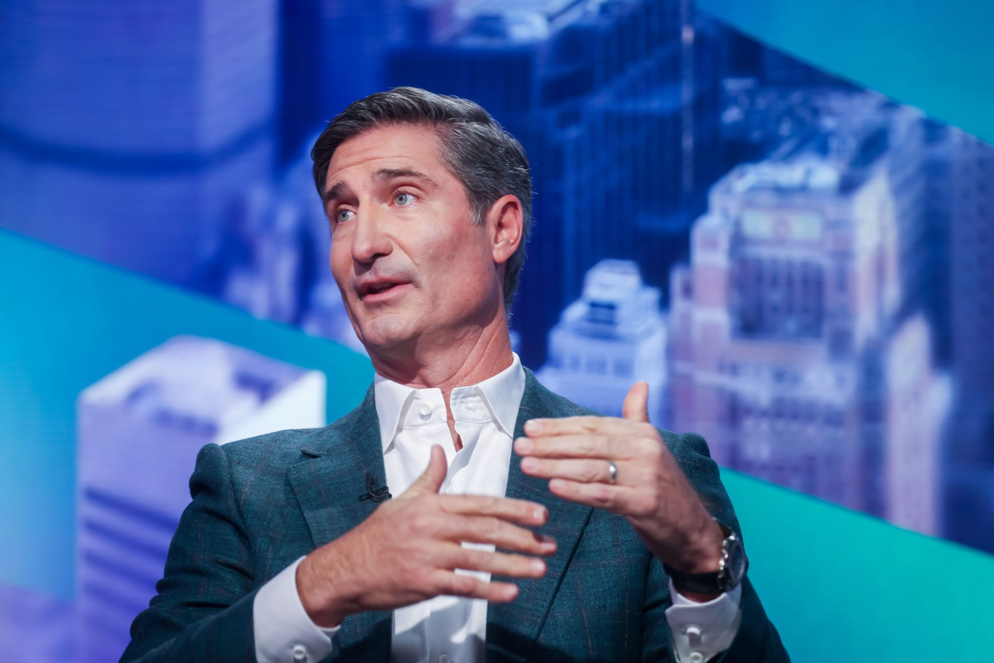 Brian Niccol’s nascent Starbucks turnaround starts with treating ...