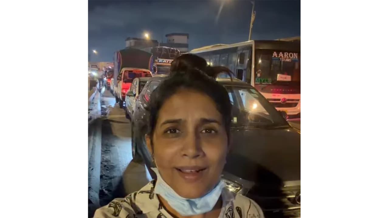 Sonali Kulkarni stuck in 'scary' 5-hour Mumbai traffic, shares ordeal