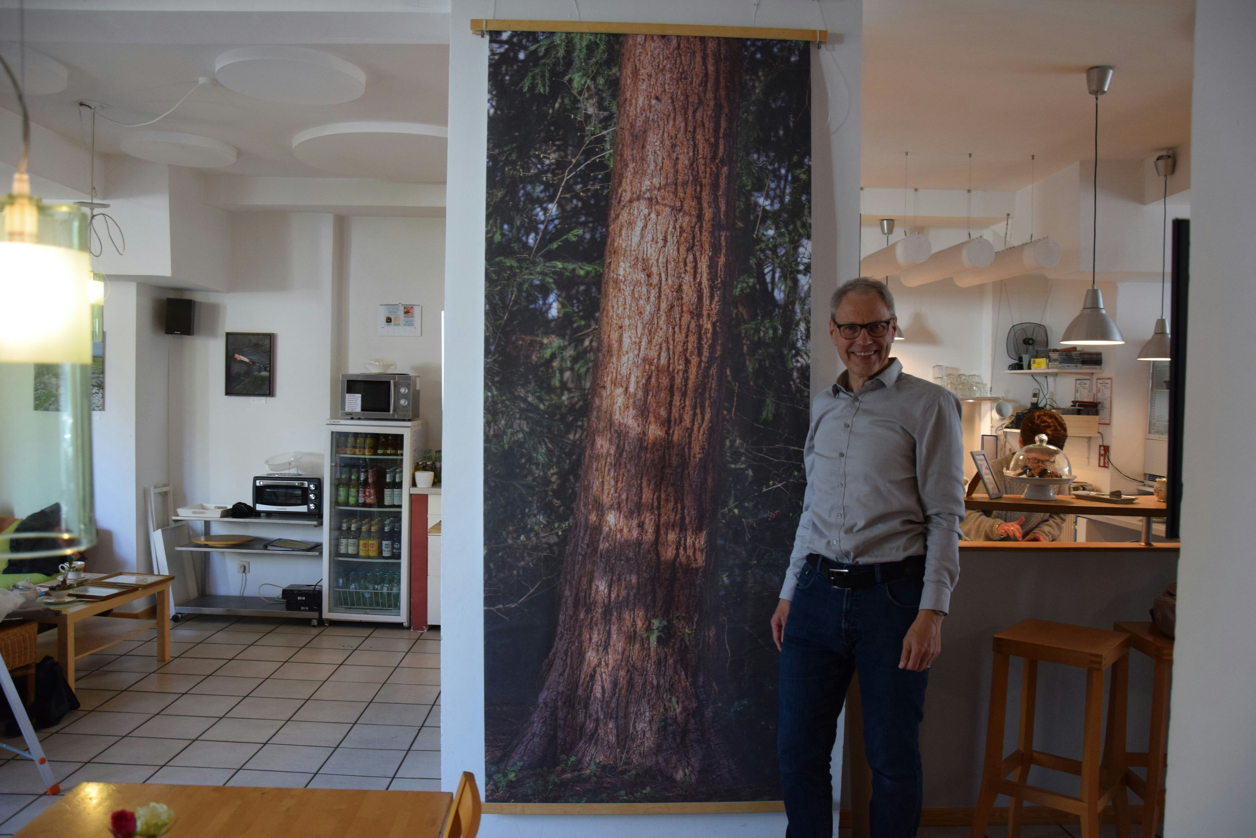 Erste eigene Ausstellung: Kölner bringt Dünnwalder Wald ins „Café ...
