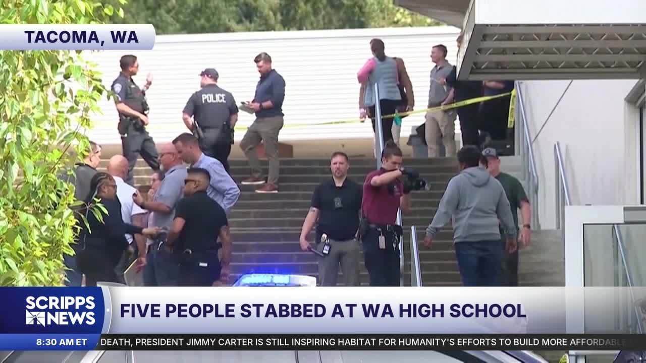 Washington high school stabbing leaves 4 students, guard injured