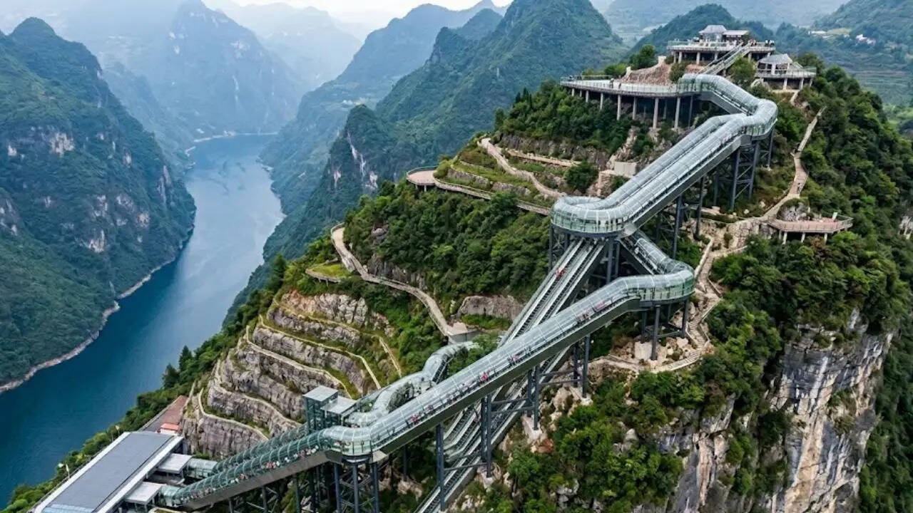 World’s longest escalator: China’s 905-meter ‘sky ladder’ lets you ...
