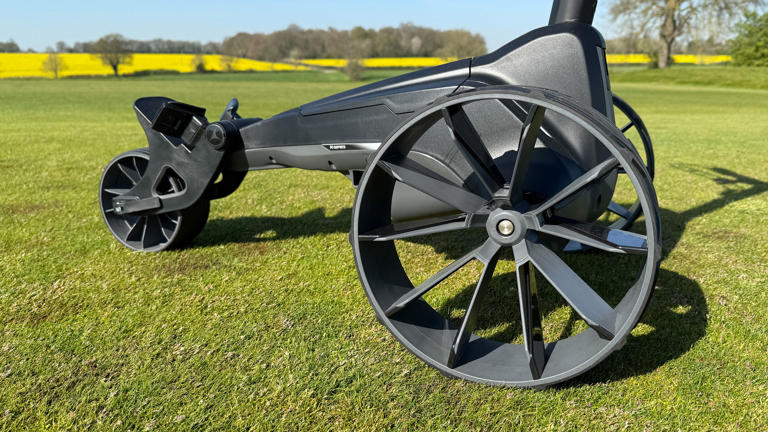 After a simple trolley to combat hilly courses? This could be your ...