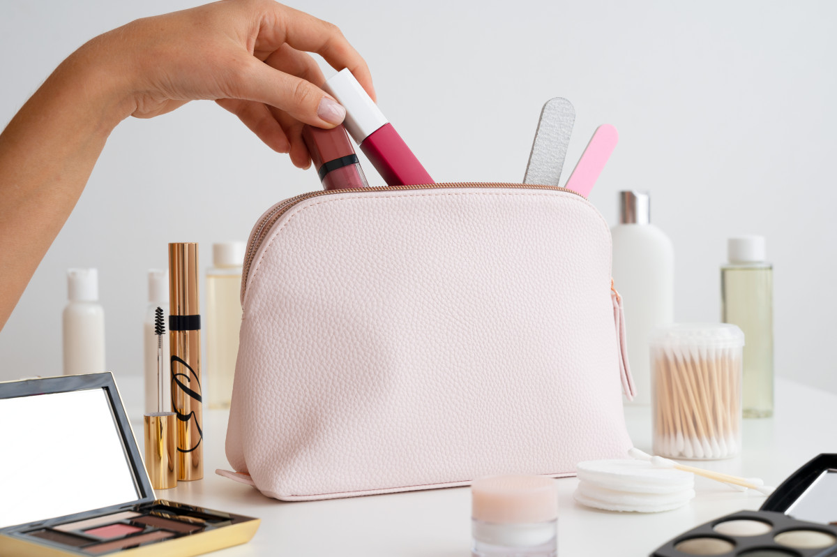 Travel beauty bag: Τι να πάρεις και τι όχι όταν φεύγεις ταξίδι