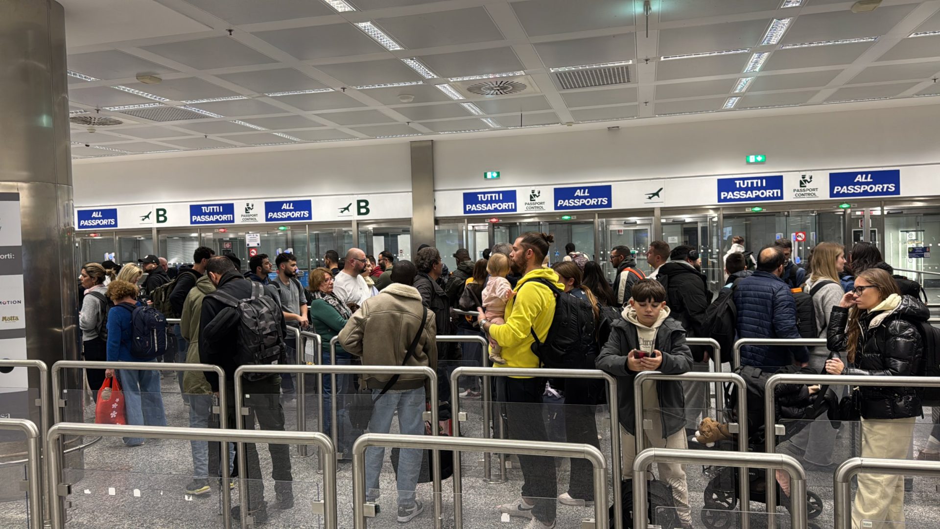 Holidaymakers told to arrive four hours early or miss flights in EES chaos