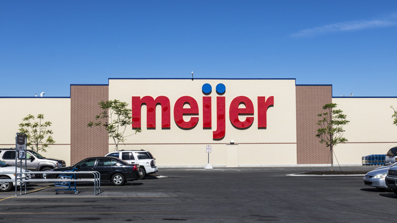 The grocery store chain you are, based on your zodiac sign