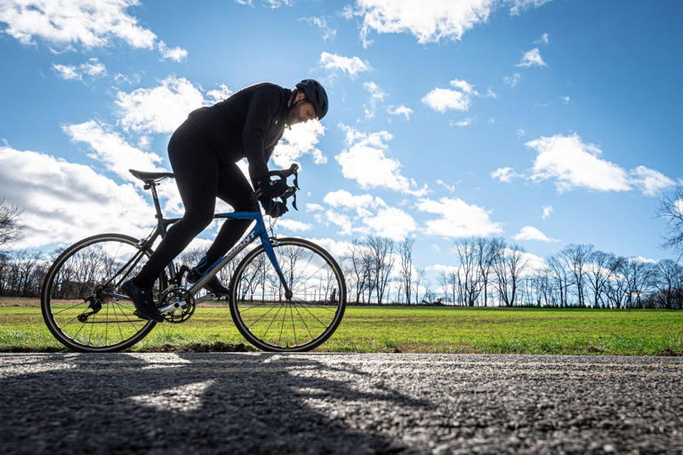 Losing a bike race to his sister sparked a life-changing weight loss ...