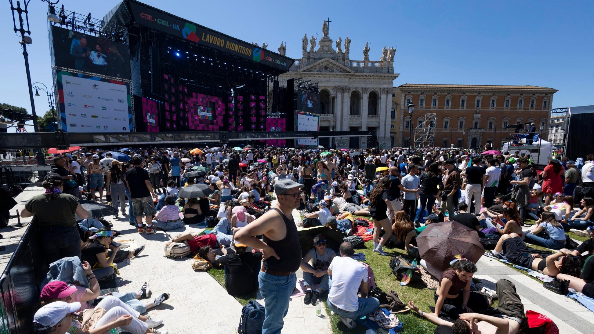 Diretta concertone, la grande maratona di musica. Da Emma a Cocciante