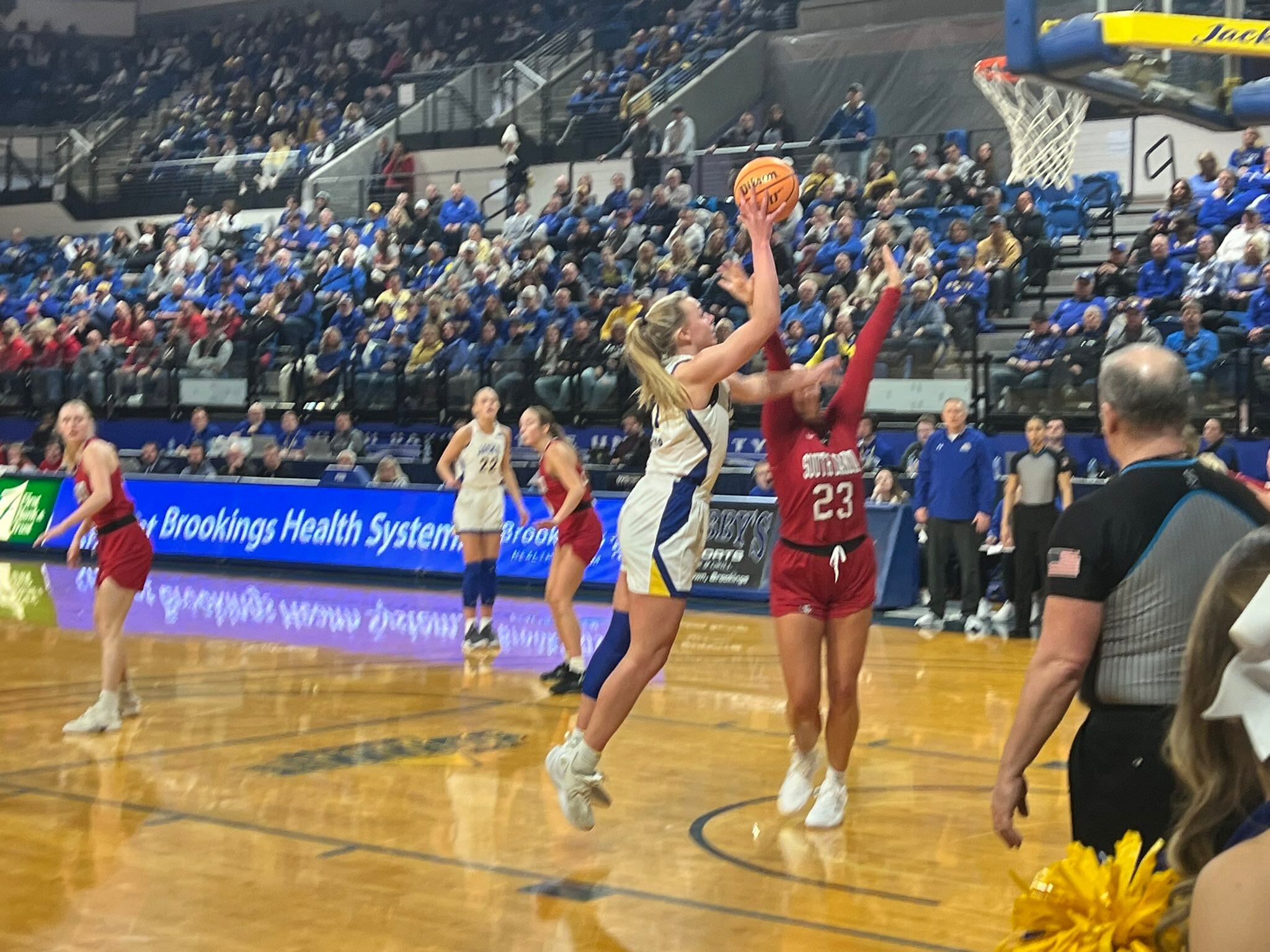 SDSU basketball star Brooklyn Meyer joins volleyball team