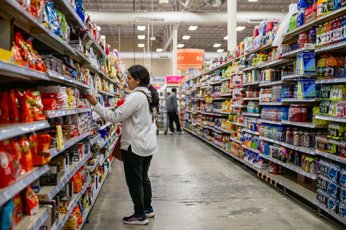 The worst time to snack to stay healthy, according to experts