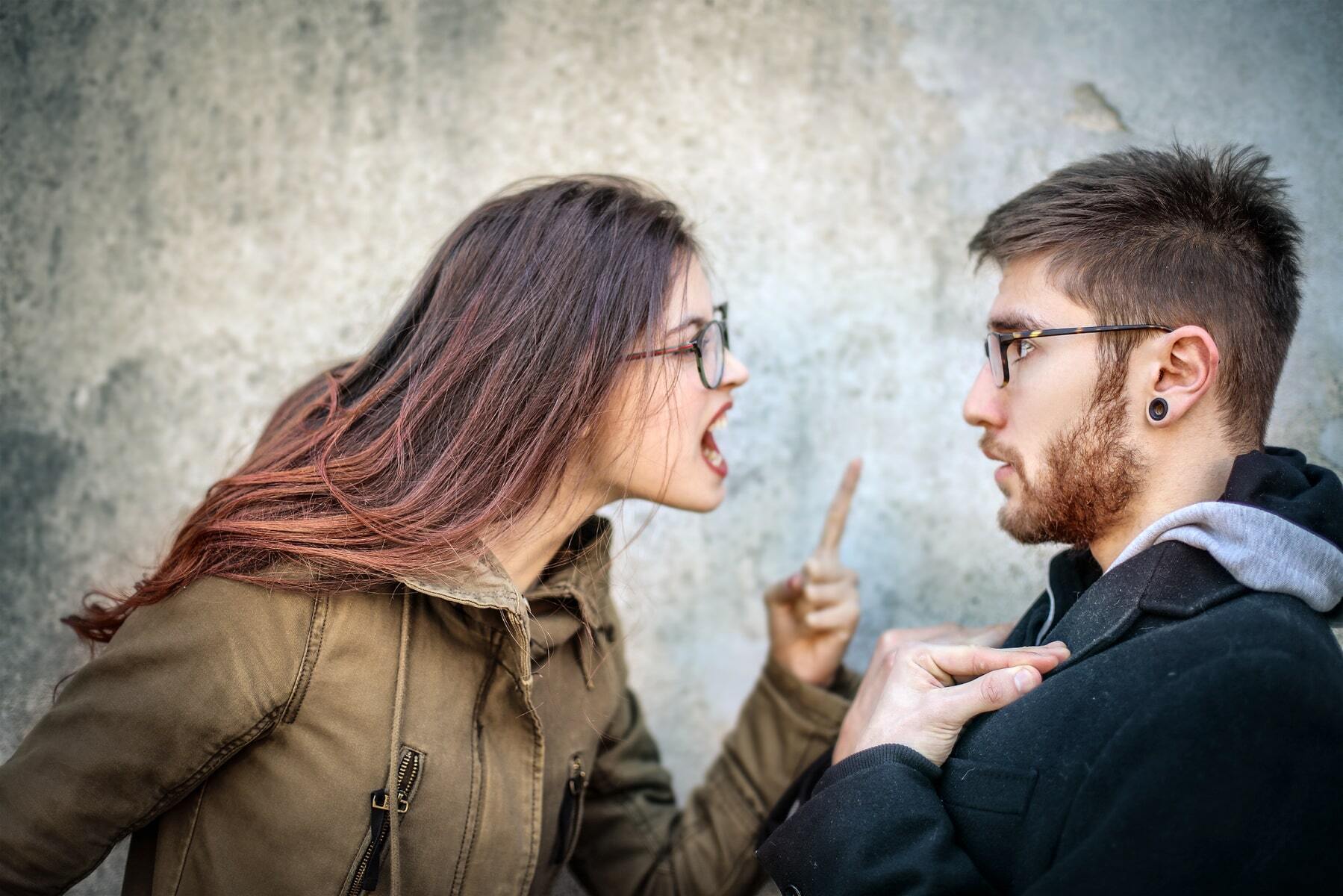20 dating red flags you should never ignore