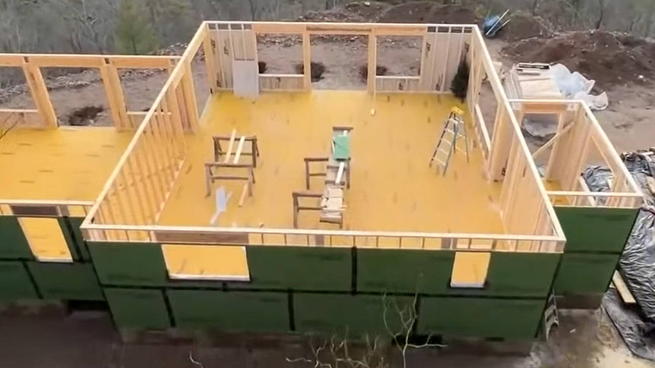 Building the walls of a mountain cabin