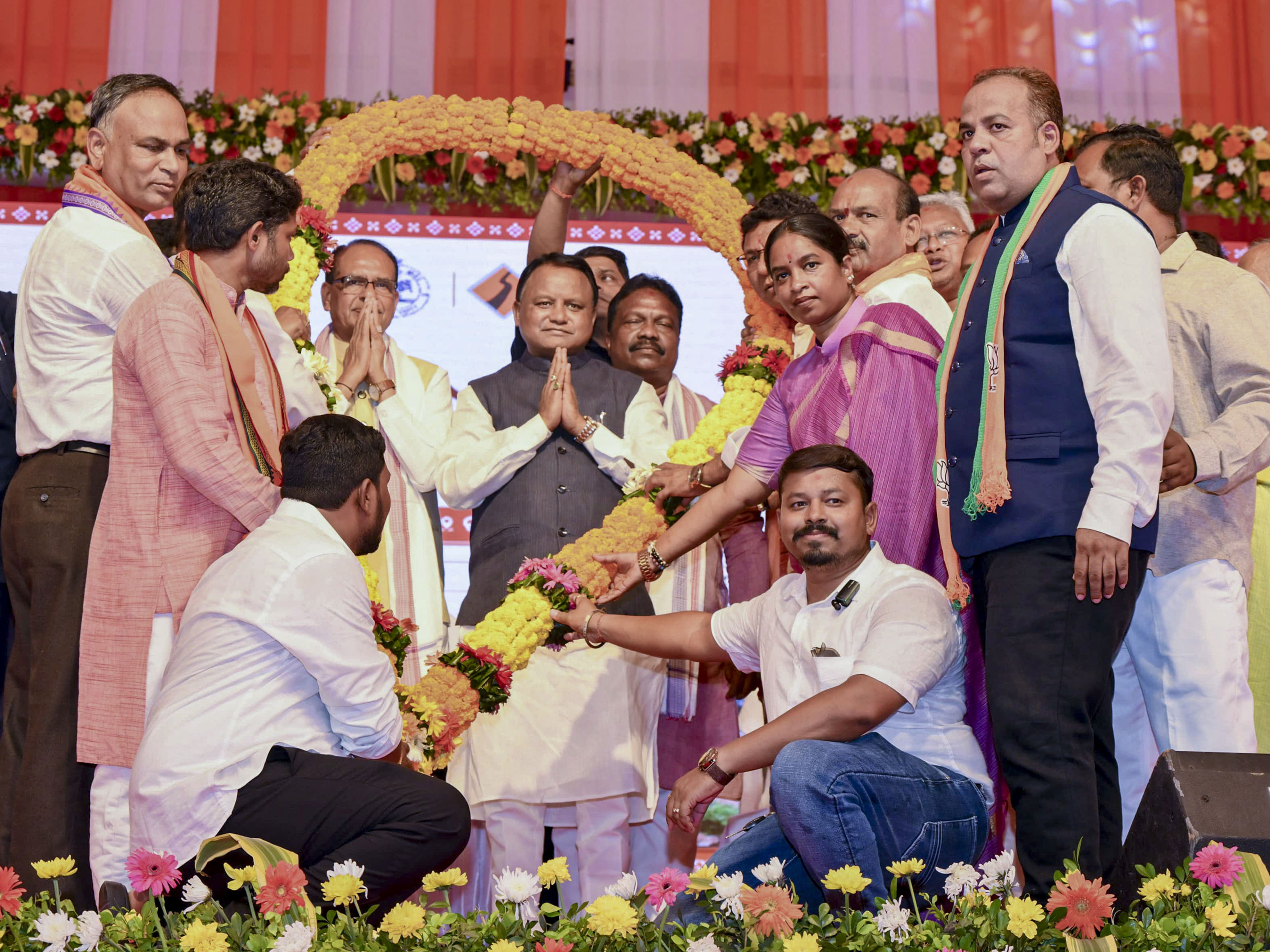 Chouhan launches PMGSY projects worth Rs 1,698 cr in Odisha's Rayagada