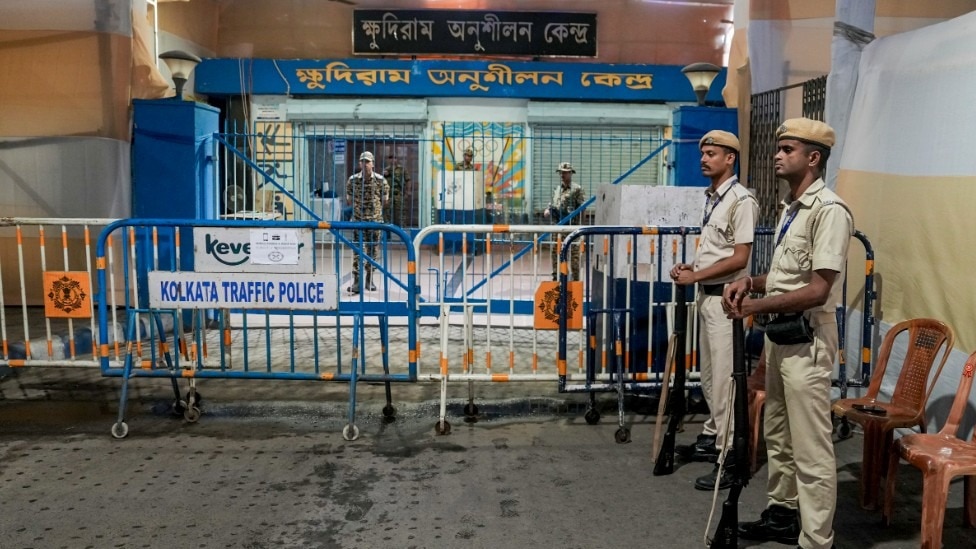 Kolkata Police bans gatherings near 7 counting centres amid EVM ...