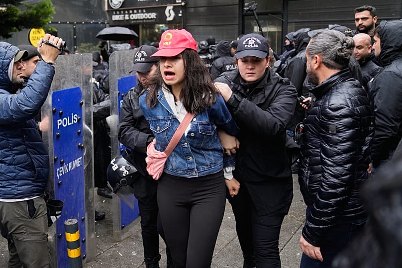 Τουρκία: Εκατοντάδες συλλήψεις διαδηλωτών της Πρωτομαγιάς στην ...