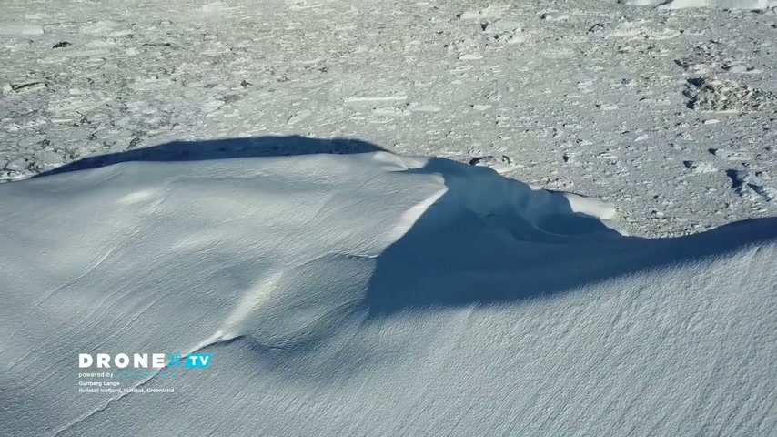 Icebergs y glaciares vistos desde un dron
