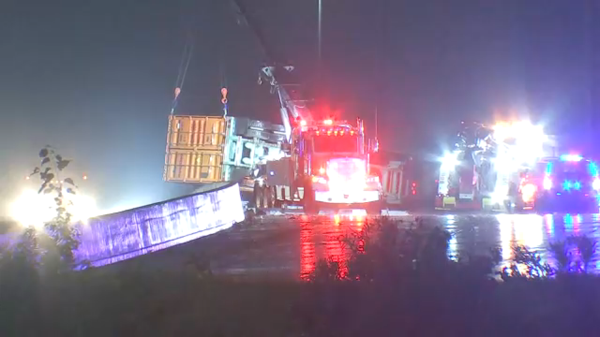 All lanes reopened after 18-wheeler wreck shuts down I-610 North Loop ...