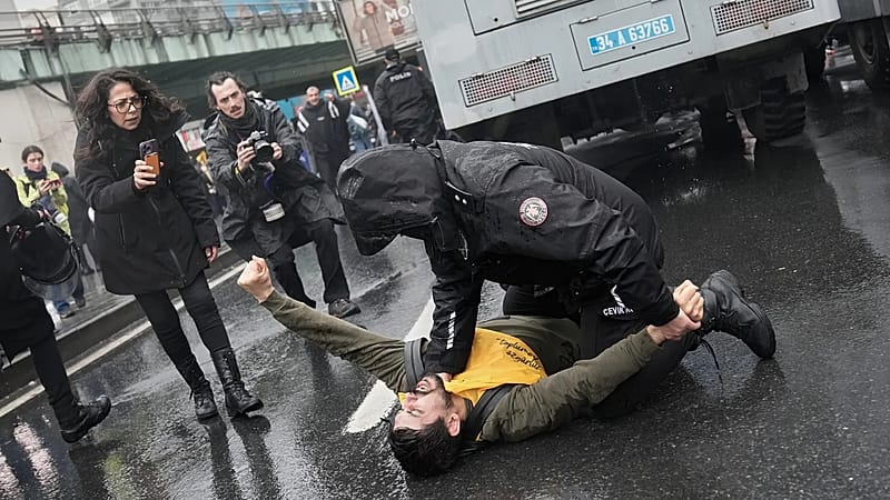 Τουρκία: Εκατοντάδες συλλήψεις διαδηλωτών της Πρωτομαγιάς στην ...