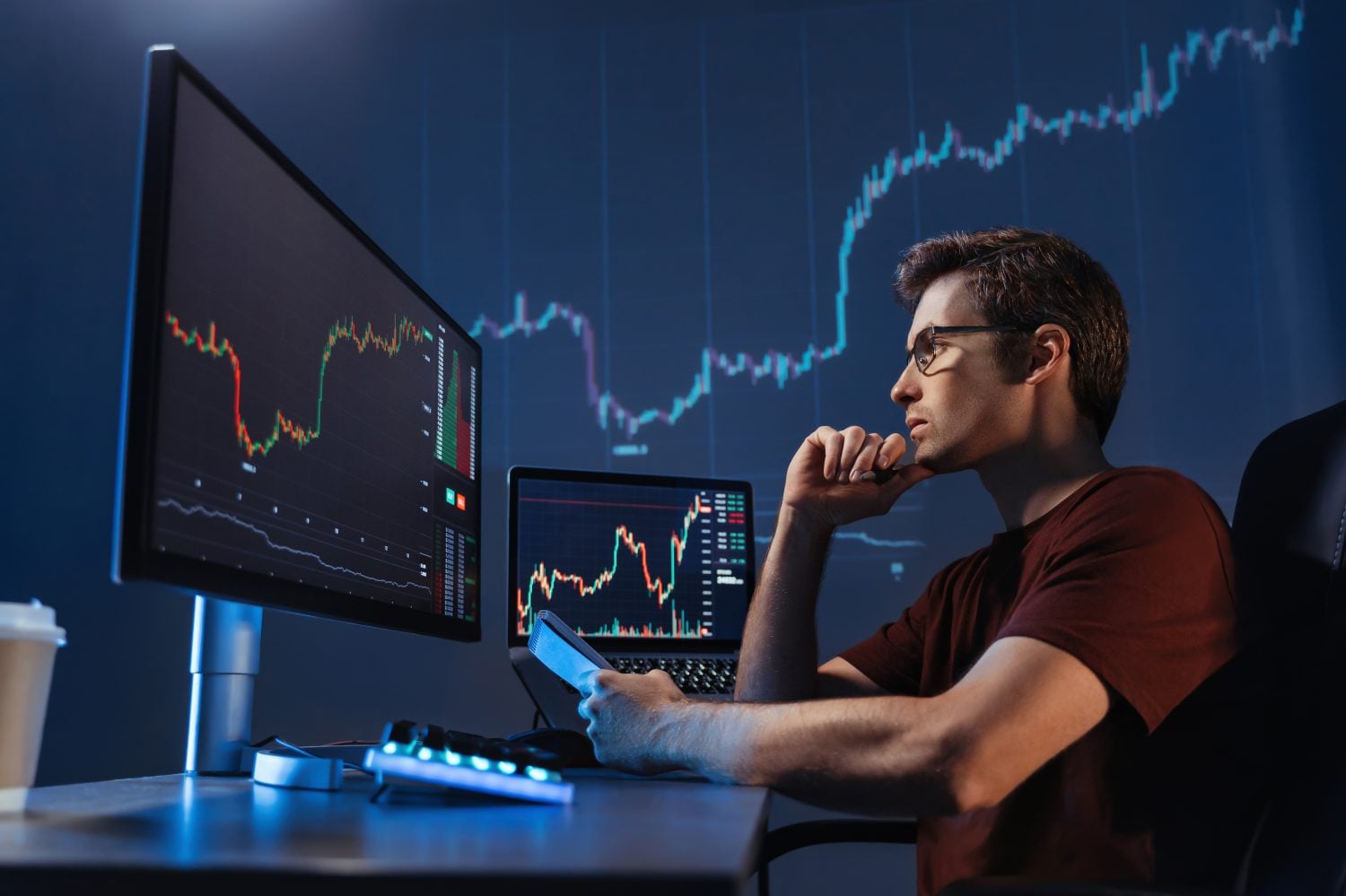 HIMU sits vulnerable to a double risk: slowing growth and stuck ...