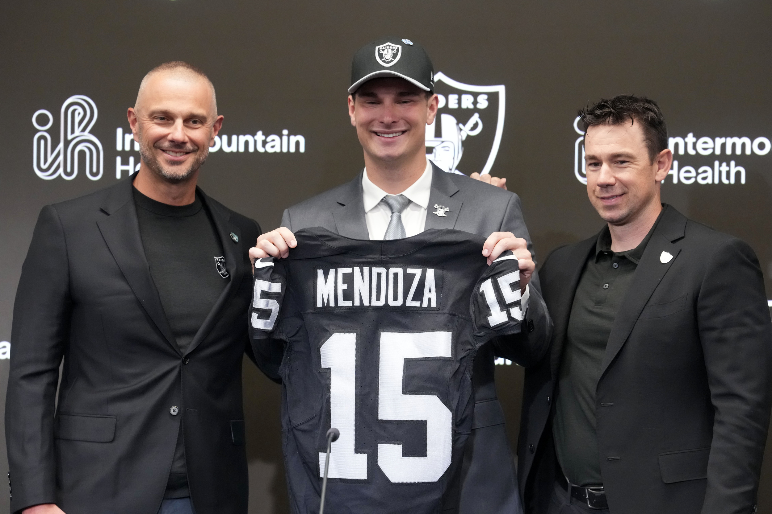 Fernando Mendoza got approval from Raiders legend to wear No. 15