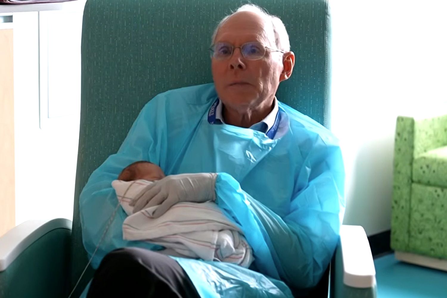 73-year-old man spends his days volunteering as a NICU cuddler. Now he ...