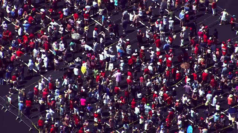 Massive lines form outside school in The Villages where Trump is ...